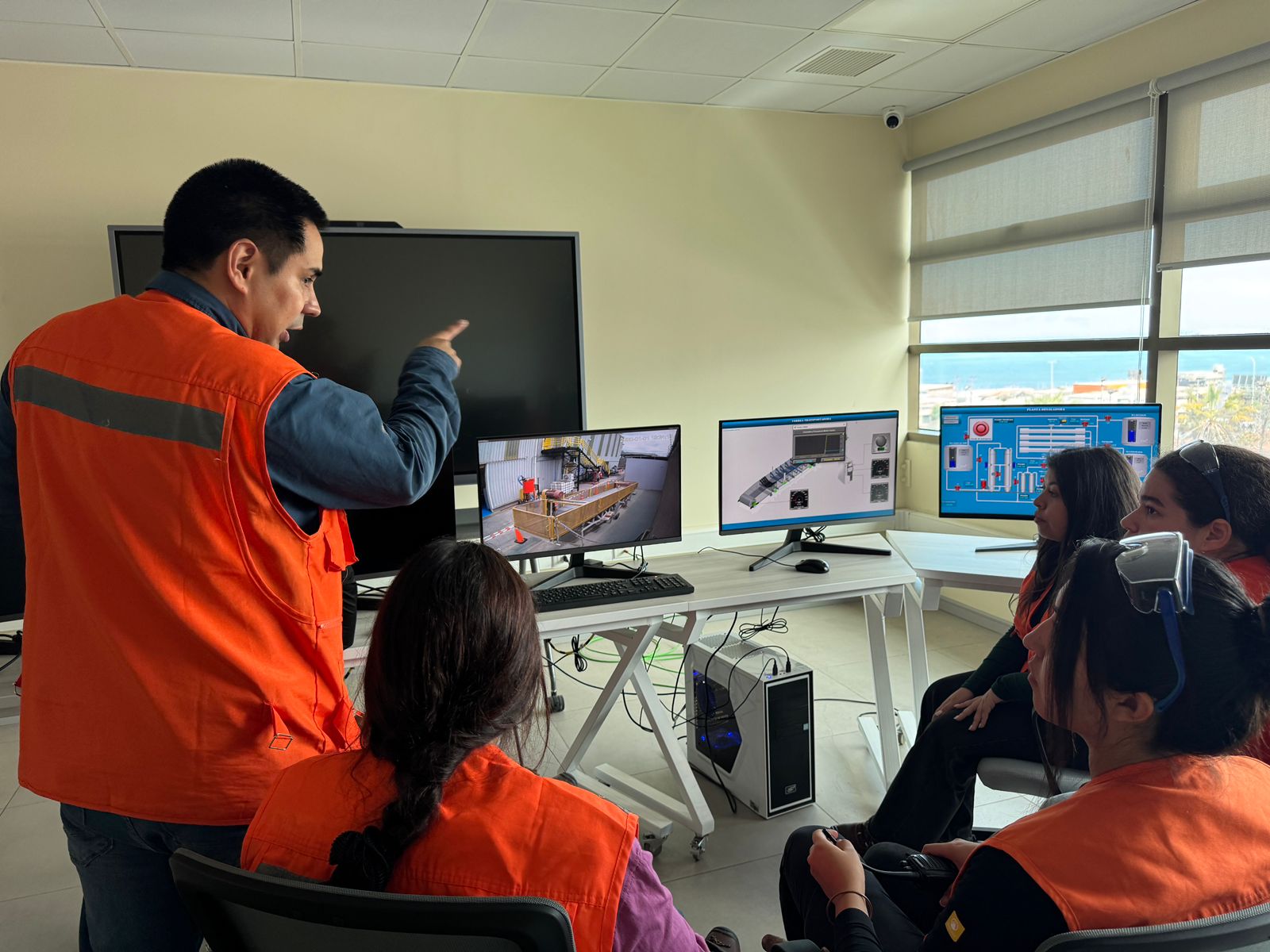 Estudiantes Trainee de Spence – BHP operan nuestro CIO – Ceim